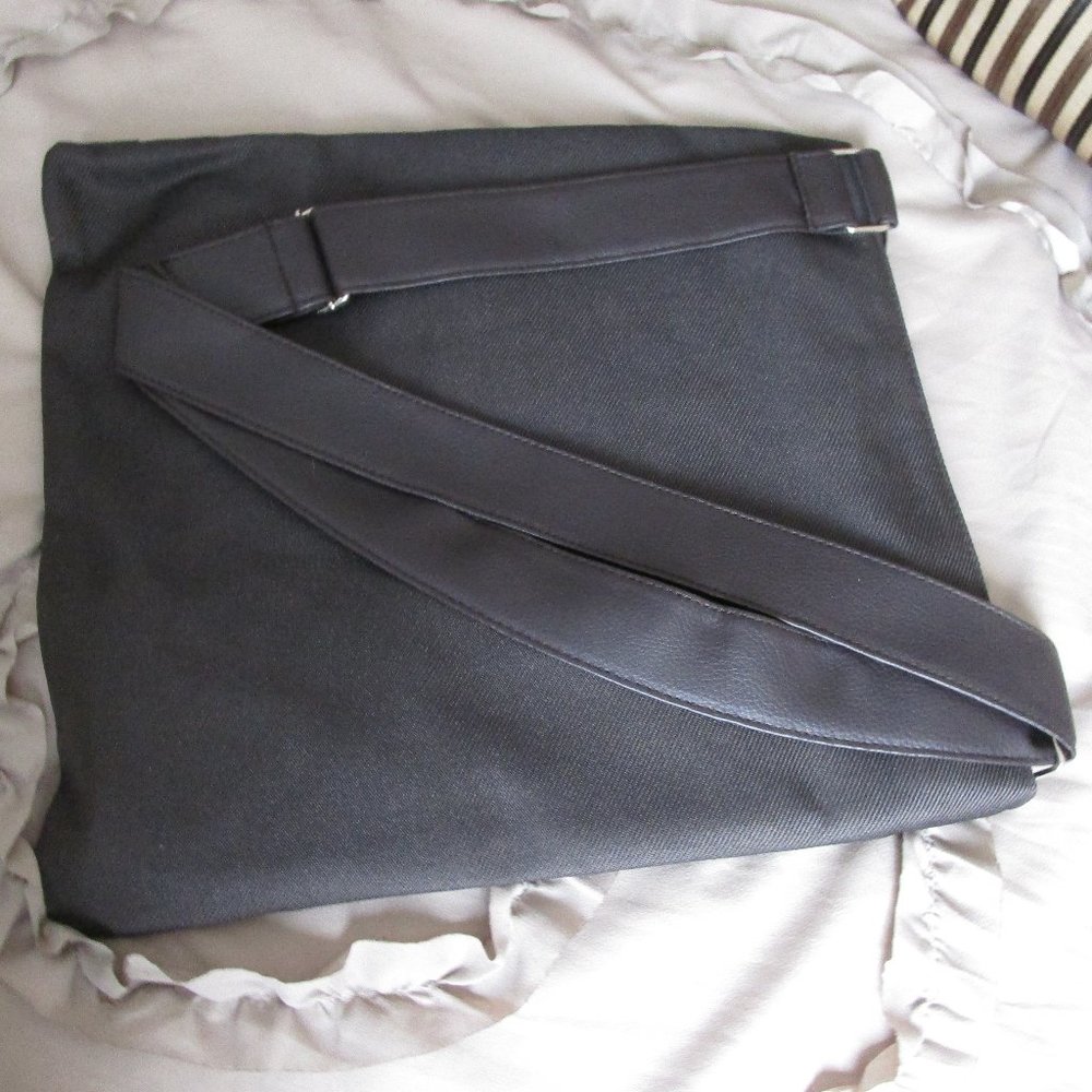 Crossbody Canvas Paperboy Bag - Gem